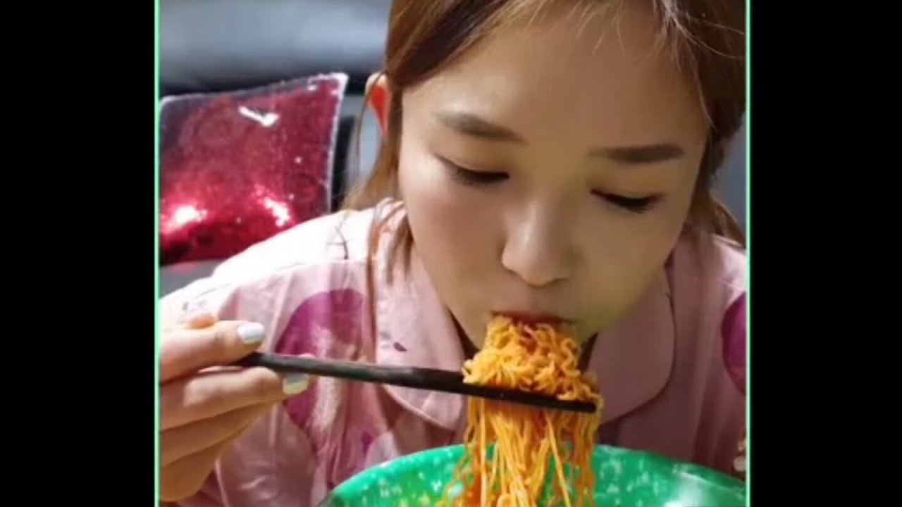 MUKBANG HAMZY SPICY NOODLES - YouTube