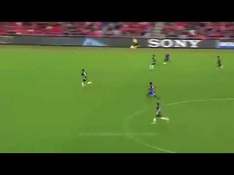 İlginç videolar!  Dünyanın en hızlı futbolcusu.