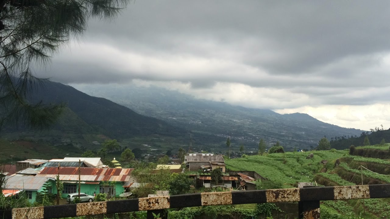 Indahnya Pemandangan menuju Pegunungan Dieng - YouTube