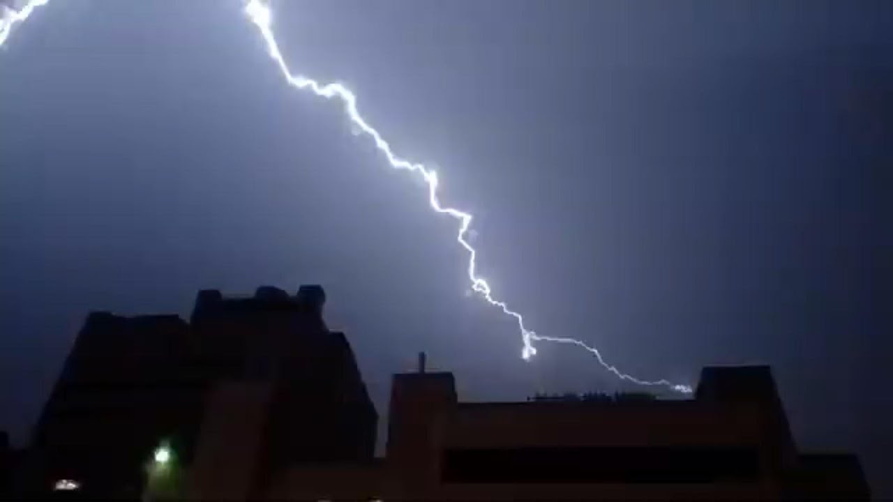 Lots of Lightning (Minneapolis Thunderstorm 08-03-22) - YouTube