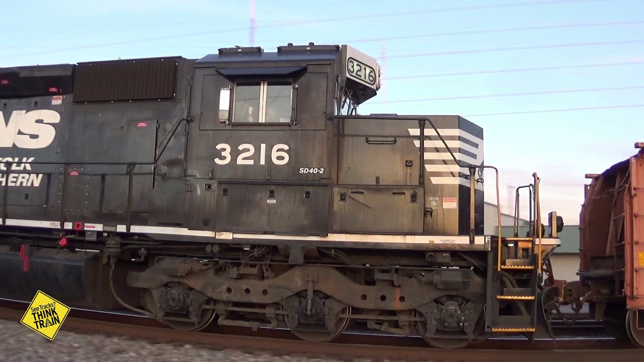 NS 3216 (EMD SD40-2) lead NS NV22 - YouTube