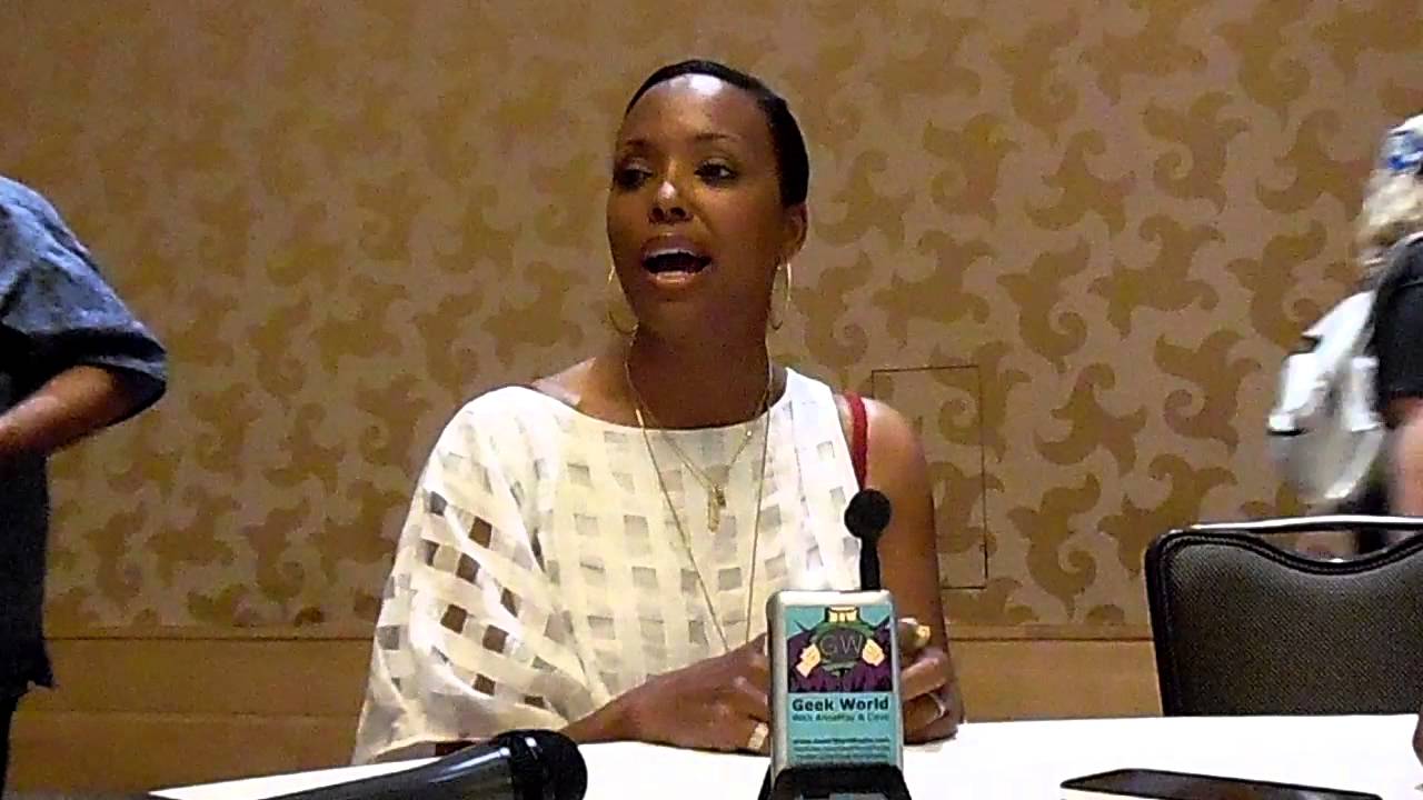 Archer interview Aisha Tyler San Diego Comic Con - YouTube