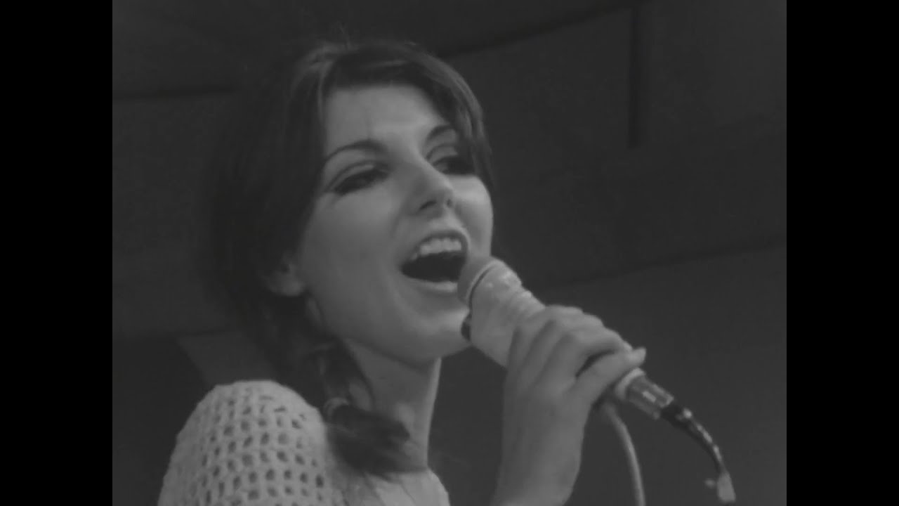 Carol Friday - It's Not Unusual (Live, 1967) - YouTube