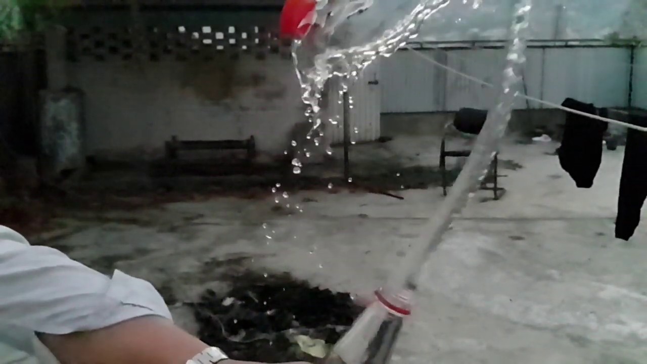 Spilling water from a bottle in slow motion #slow mo - YouTube