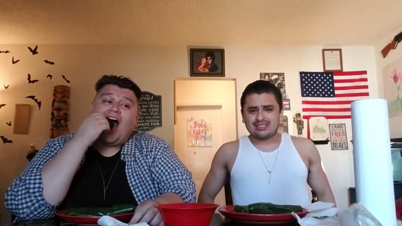400 lbs man eats 1 pound jalapenos - YouTube