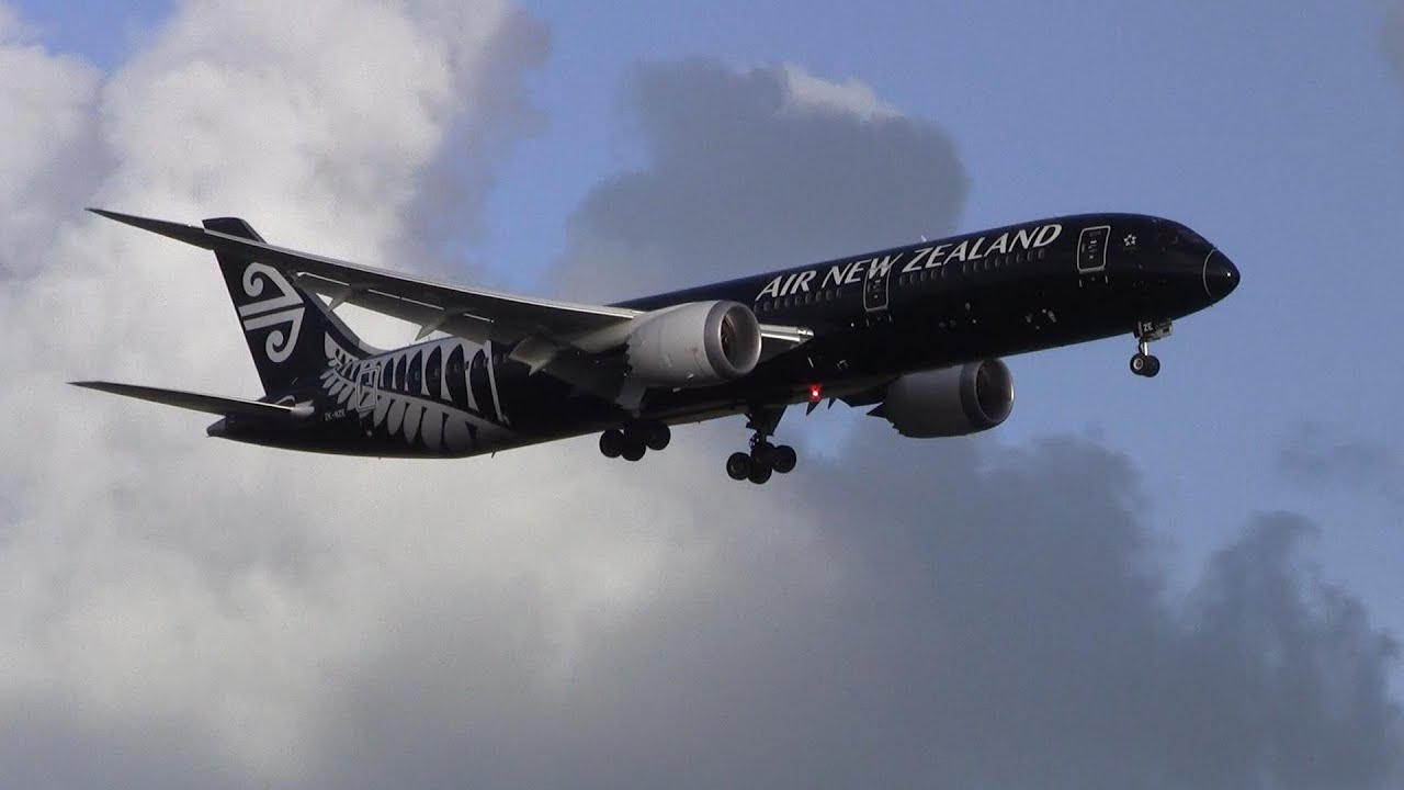 Air New Zealand Boeing 787-9 Dreamliner Landing Auckland Airport - YouTube