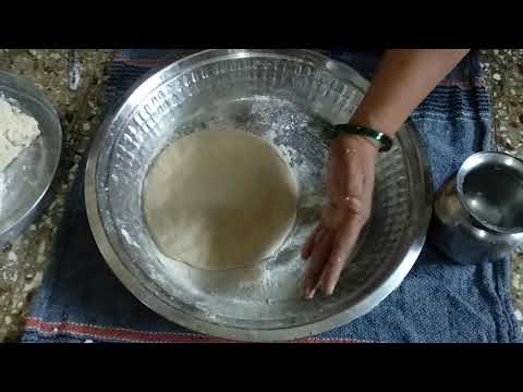 भाकरी कशी थापावी ? How to make bhakari? - YouTube