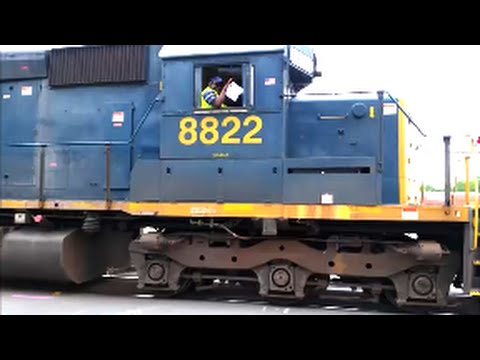 [CSX] 8822 SD40-2 & Leads W871-18 With A Friend Driving & Killer Horn Action in Fayetteville NC ...