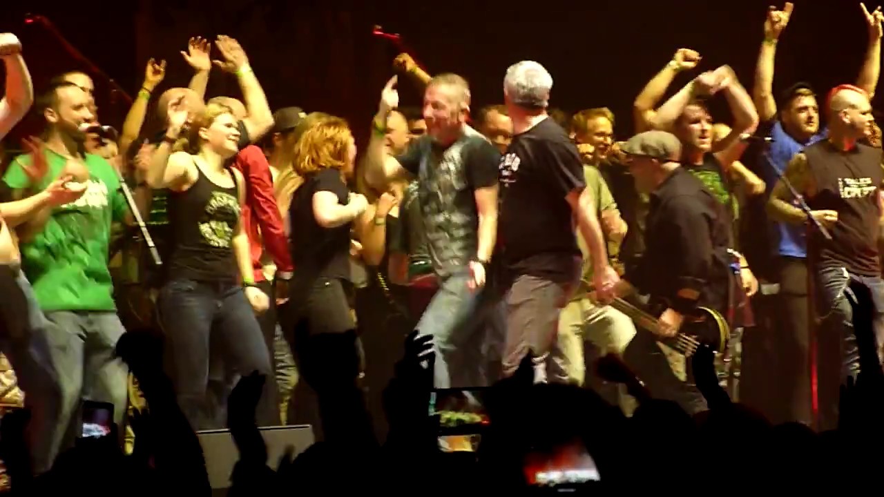 Dropkick Murphys - I'm Shipping Up To Boston [HD] live @ Vienna - YouTube