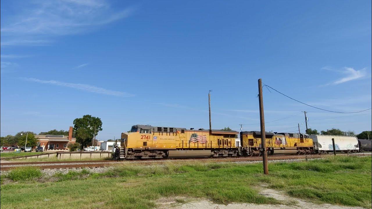Southbound UP 2741/UP 8760, Mixed Freight Train, "Ennis Sub" Groesbeck, TX, 8-8-2022 - YouTube