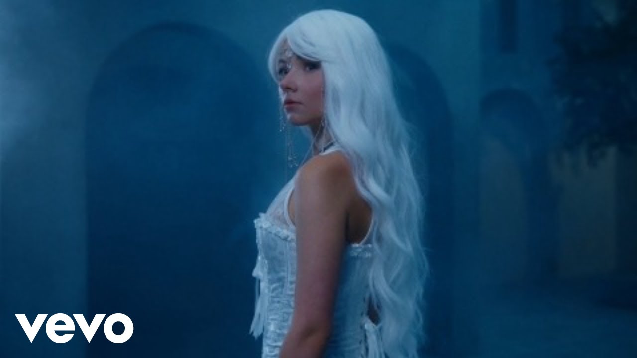 Jolene Bloom - LOVE POTION - YouTube