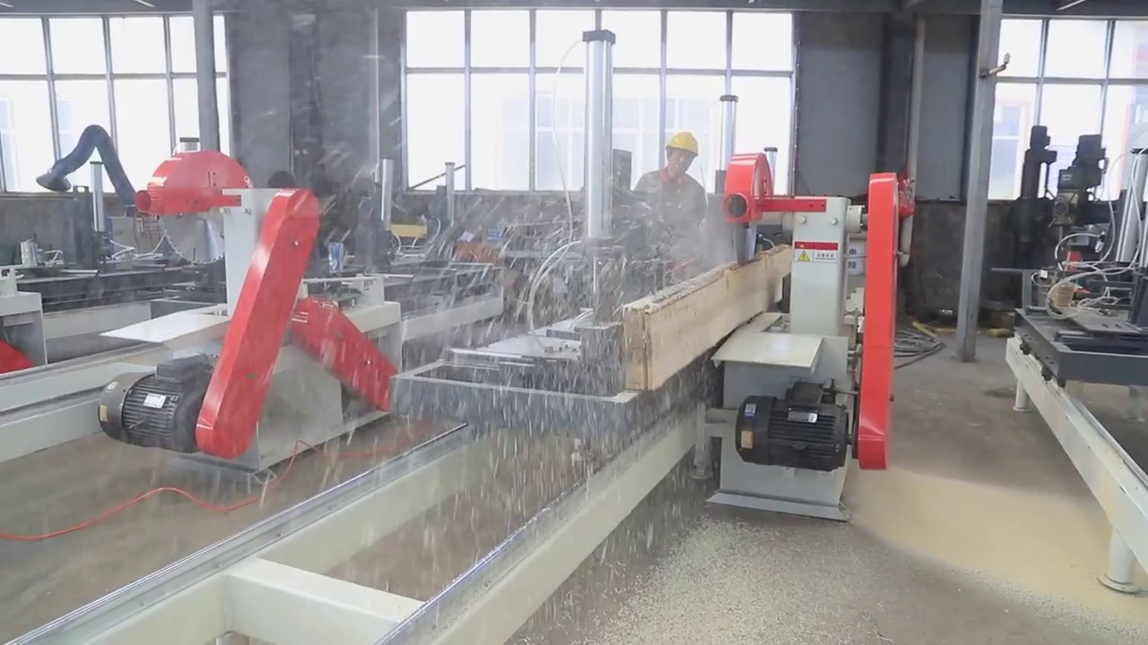 Wood Sliding Table Sawmill - YouTube