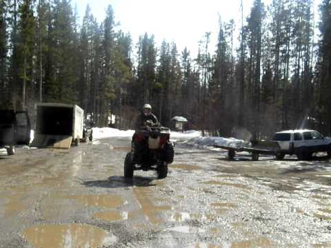 honda rincon doing wheelies with 27" zillas - YouTube