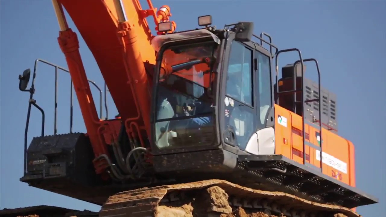 Hitachi ZX490LCH-6 is up for the challenge at Czech quarry - YouTube