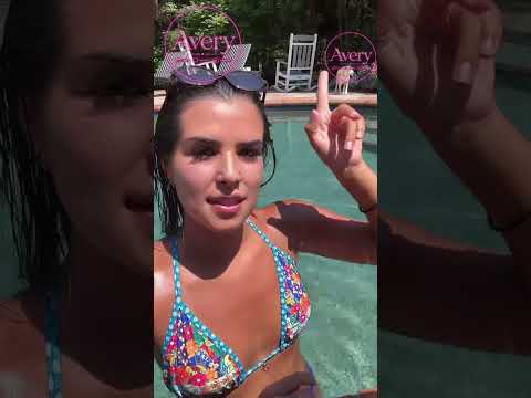 Routines🩵 Sexy girl relaxing in the pool