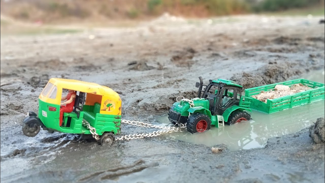 Jone Deere Tractor Loading Sinking in mud pulling out auto rickshaw ...