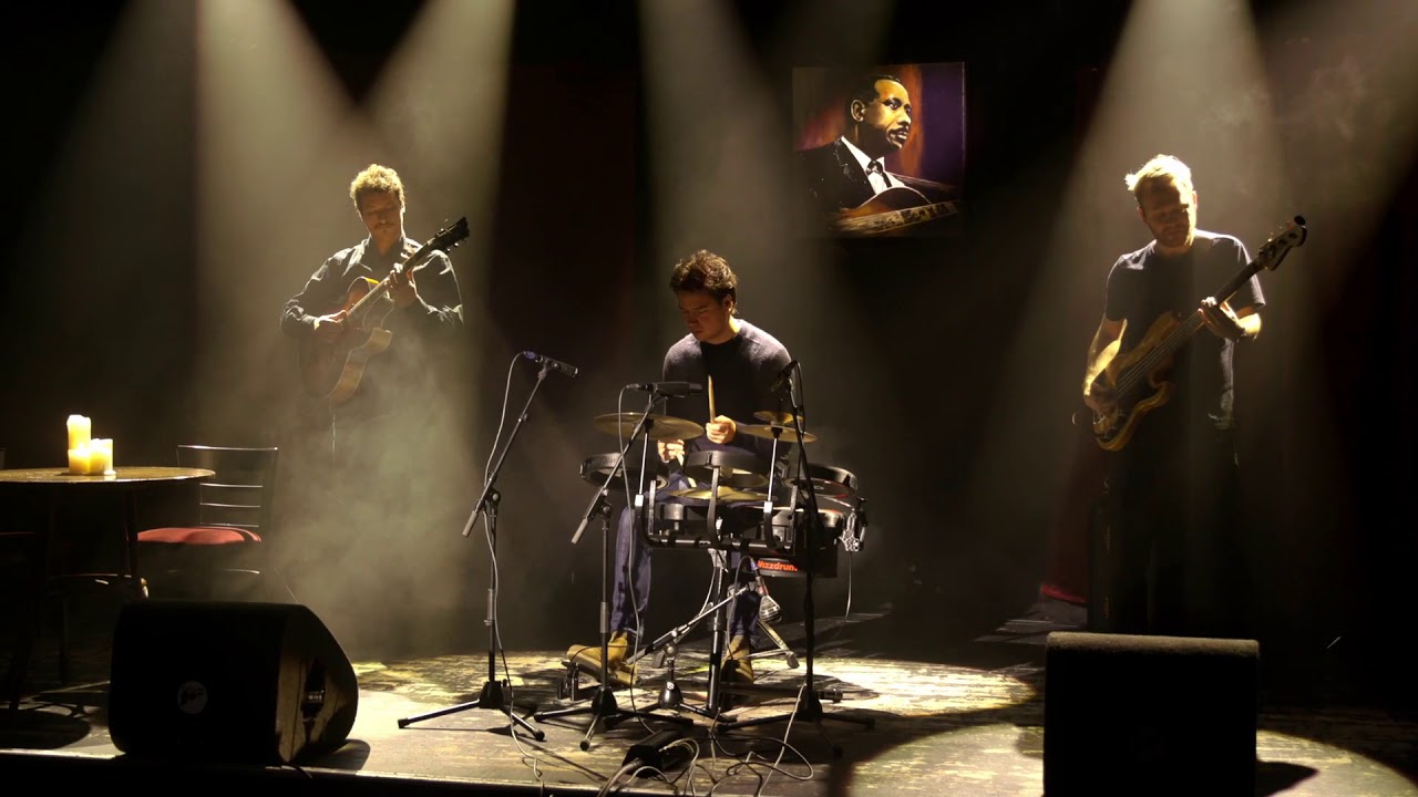 Wizzdrum - Drums reinvented for total freedom - YouTube
