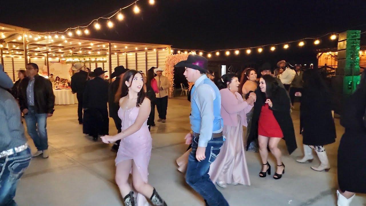 BAILE NORTEÑO EN LOS XV AÑOS DE PALOMA ESMERALDA VEGA MALDONADO - YouTube
