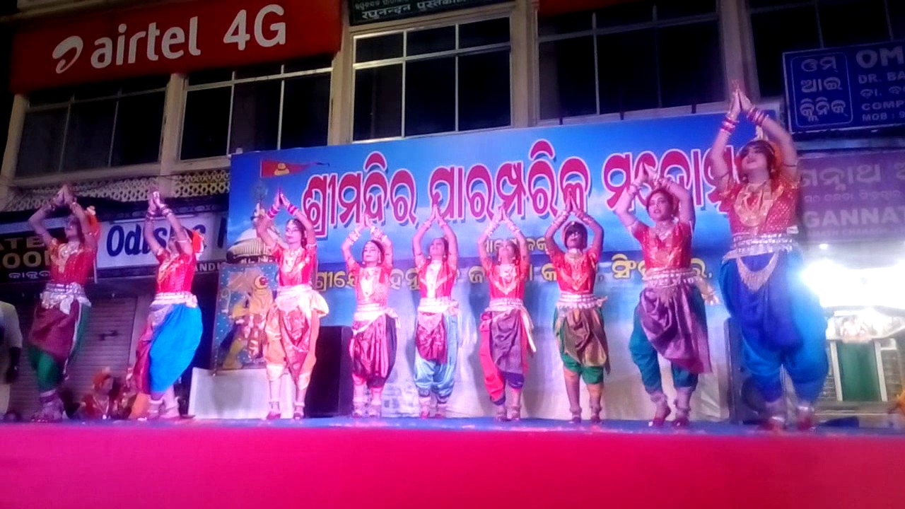 Mahari dance - YouTube