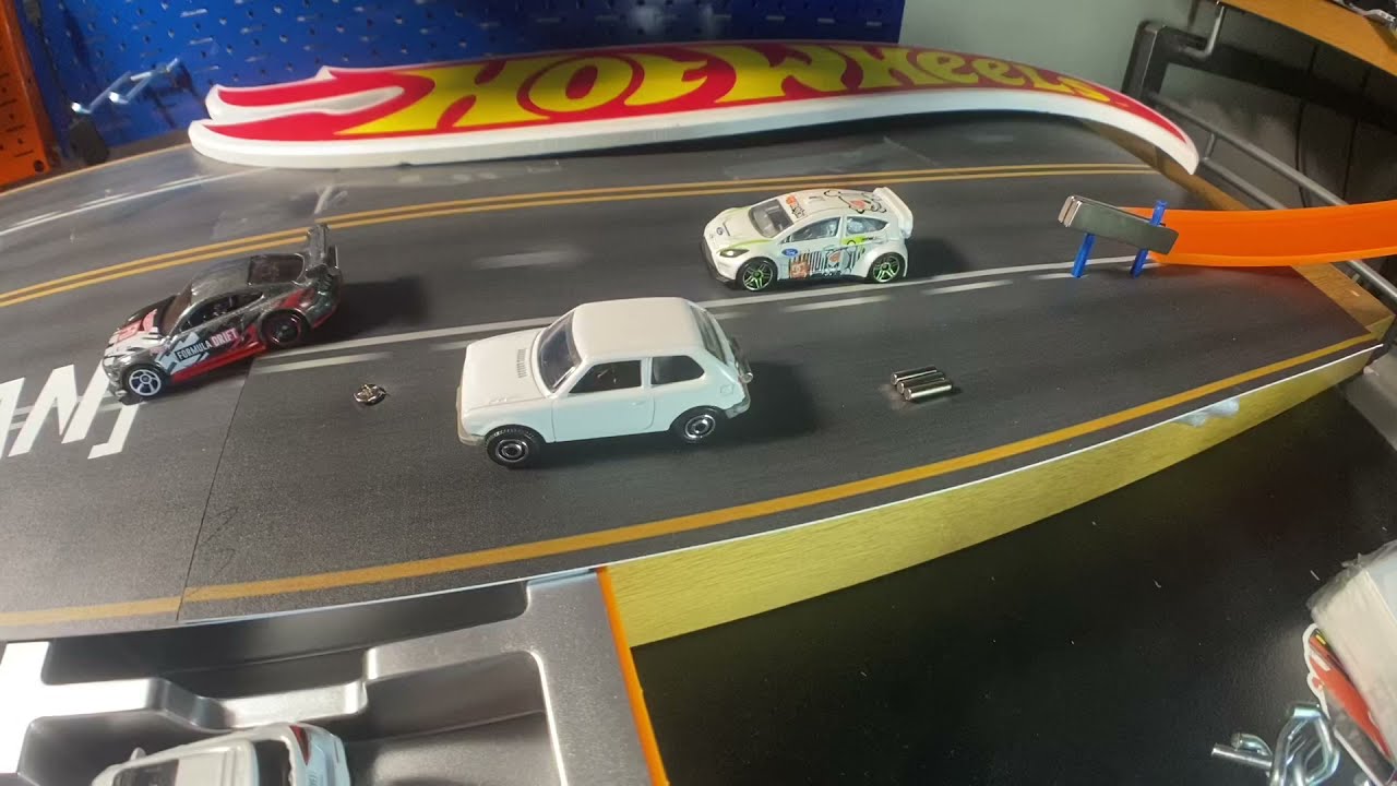 Hot Wheels magnets declassified - YouTube