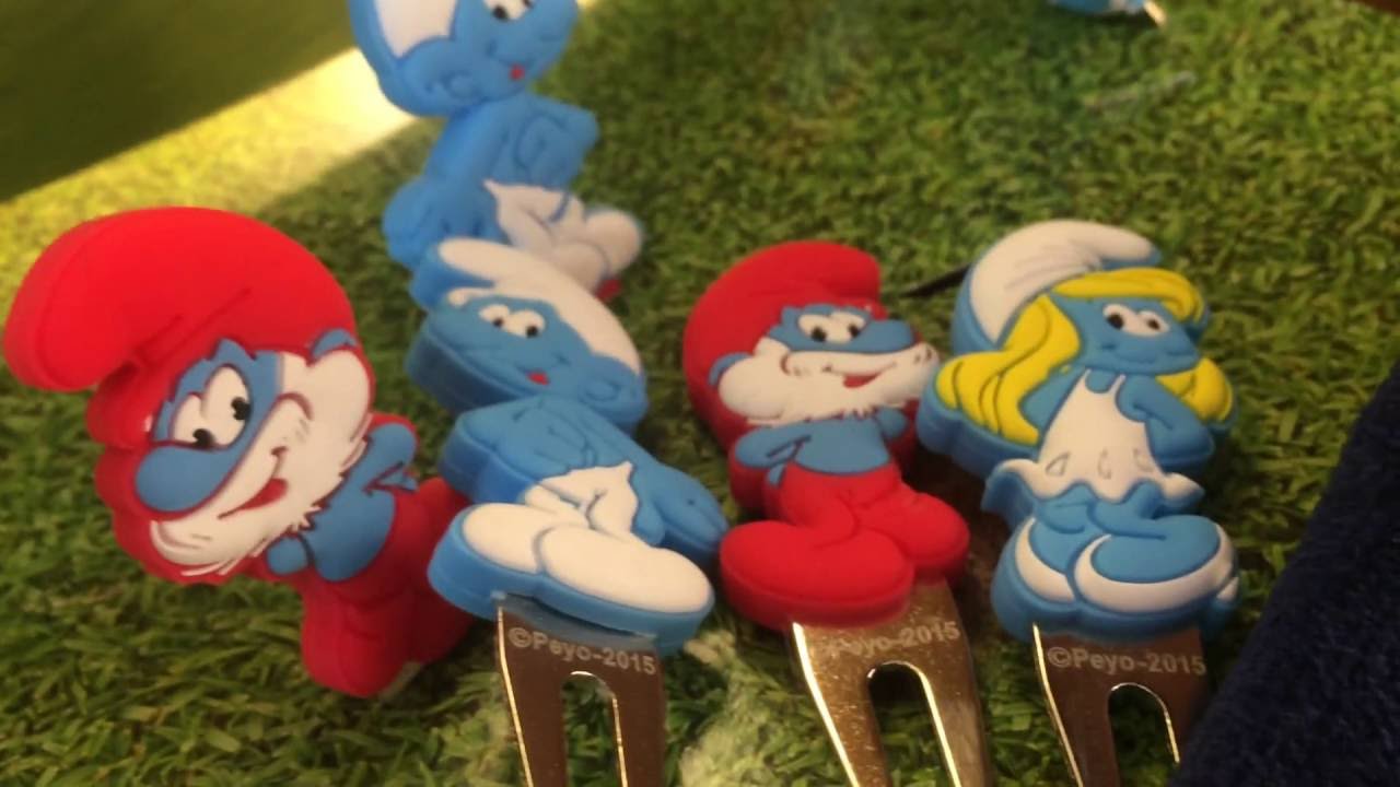 Overview some golf products with smurfs on it - YouTube
