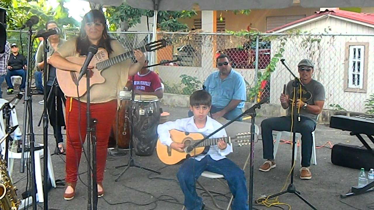WILFREDO JOSE TOCANDO JUNTO A LA GRAN CUATRISTA MARIBEL DELGADO - YouTube