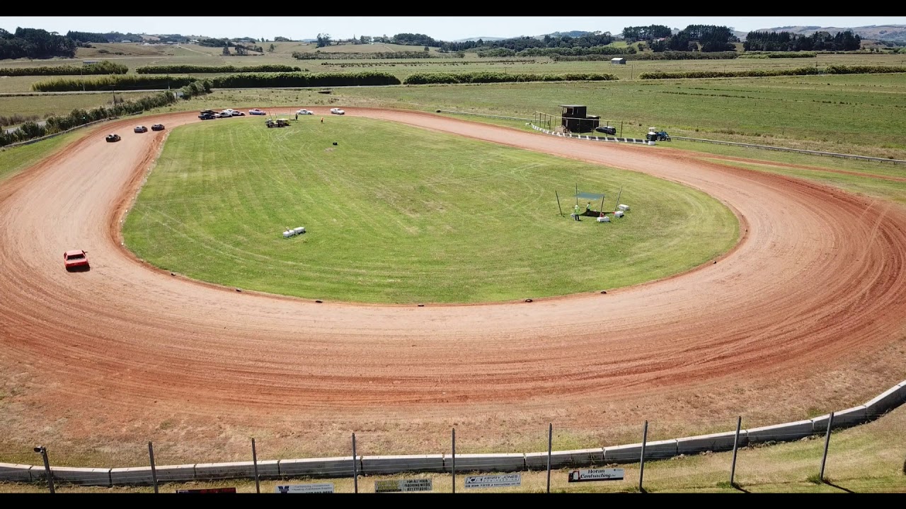 2020-01-12 Waiuku Dirt Track race 16 - 6 Cylinder Production race 2 ...