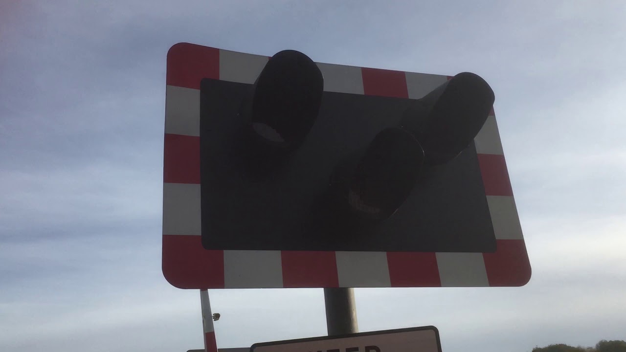 Crewkerne Level Crossing intro 27/10/2019 - YouTube
