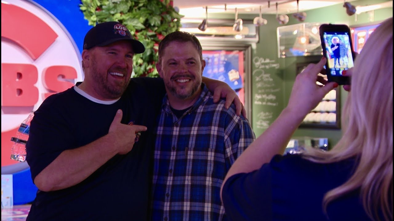 Club 400 helps raise hundreds of thousands of dollars for Cub fans in need - YouTube