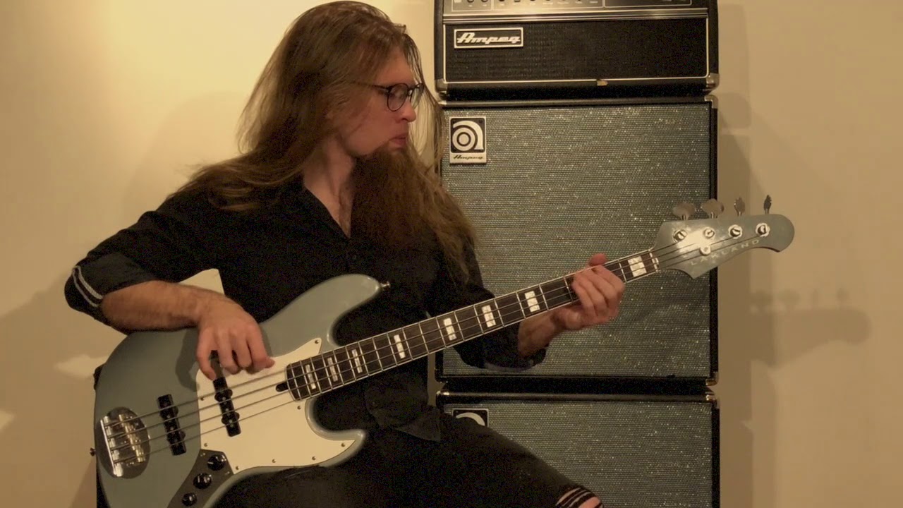 "Learn a bass riff" Christmas calendar Dec 18 (Yes - Roundabout) - YouTube