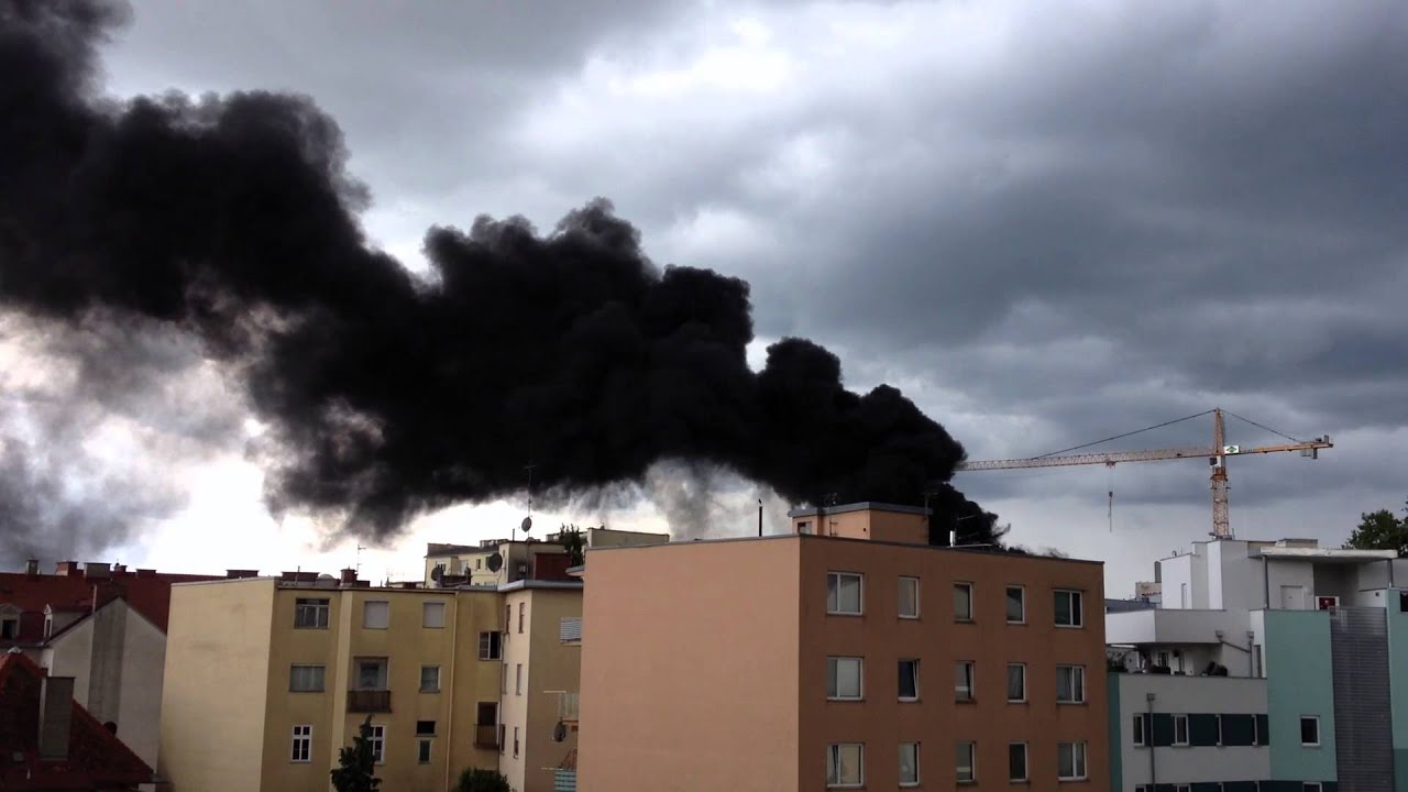 Explosion beim Leiner in Graz - YouTube