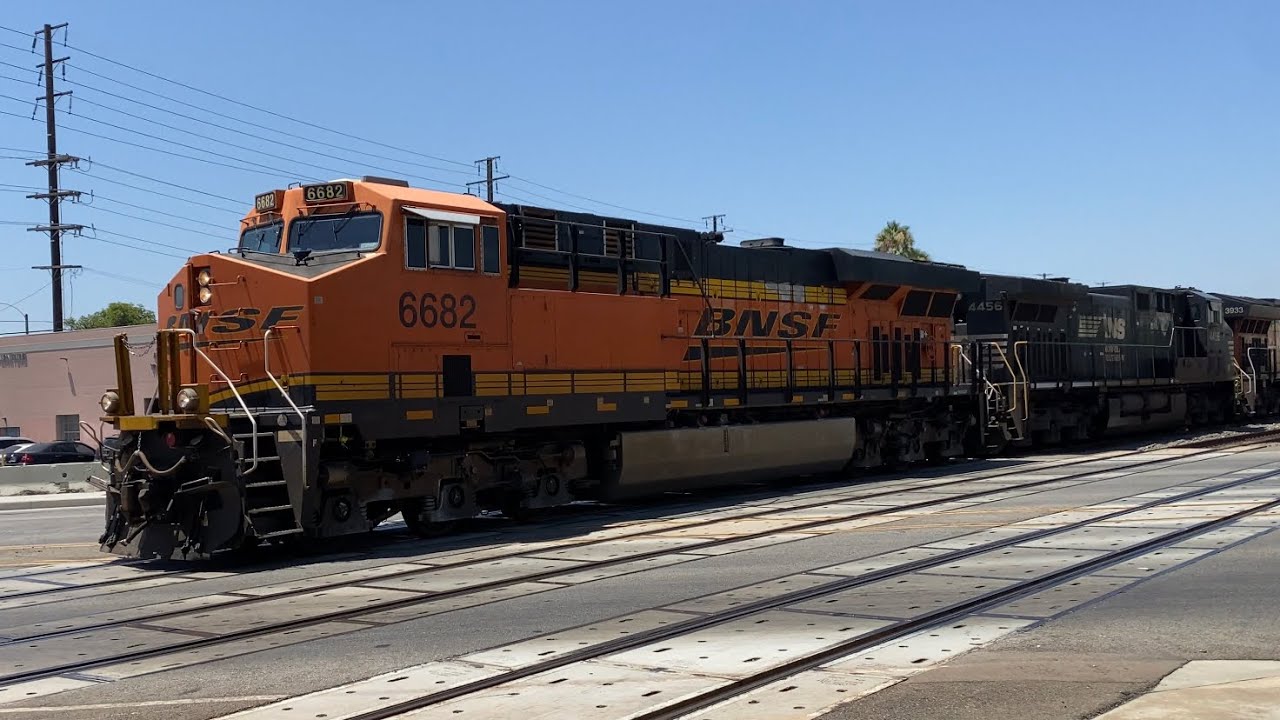 BNSF #6682 Slowly passing by Los Nietos after a car chase had occurred recently before i got ...