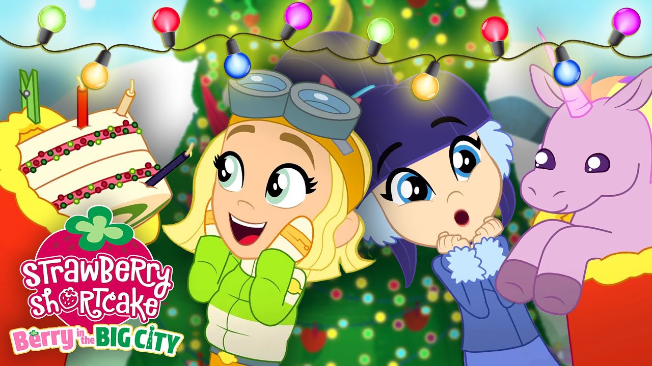 Epic Gift Exchange! ️ Strawberry Shortcake Winter Videos ️ Berry in the ...