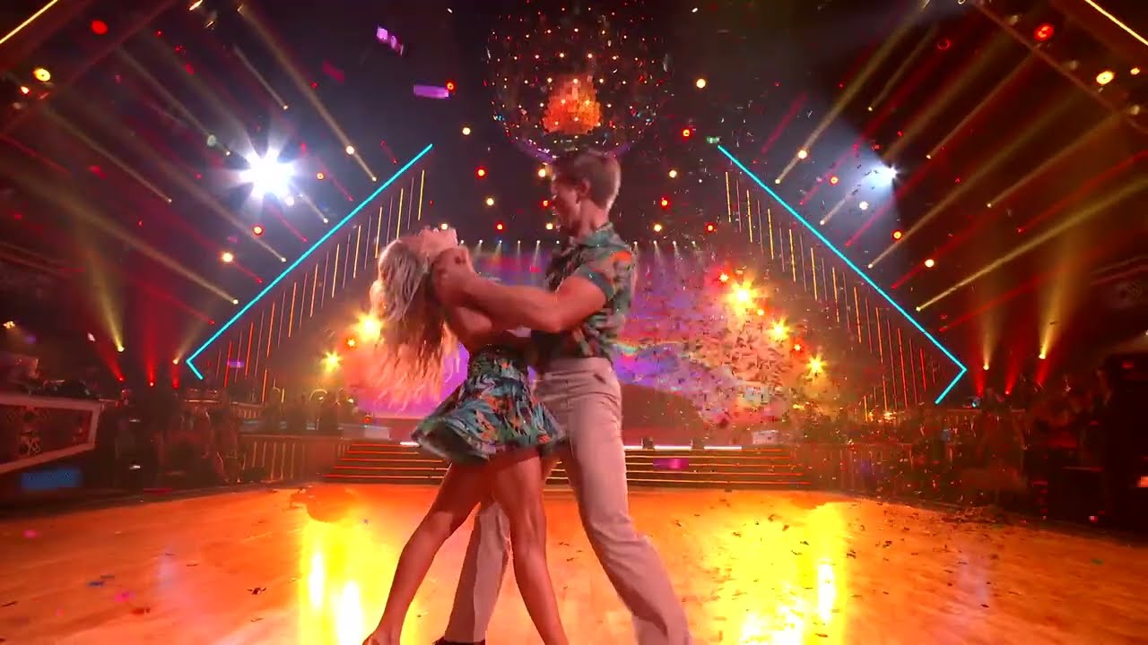 ‘DWTS’ judges can’t stop gushing as season 34 duo lights up the stage ...
