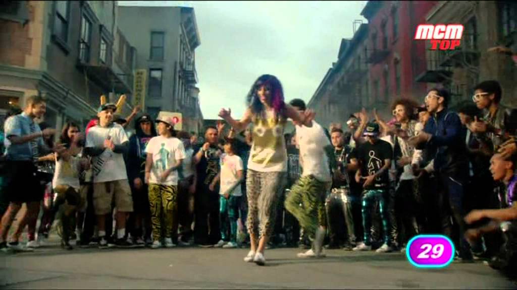 прикольный пляс MCM Top-2011.mpg - YouTube