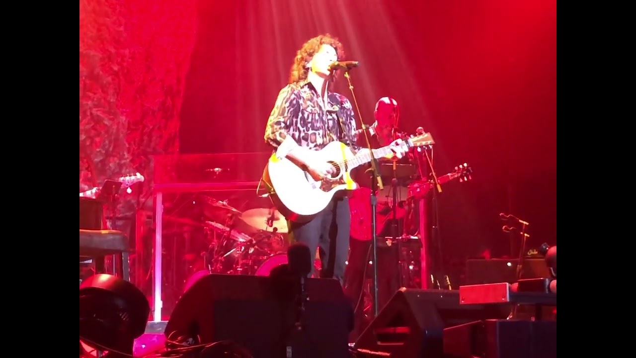 Jesse Kinch Powerful And Emotional Performance At Josh Groban Concert 7 ...