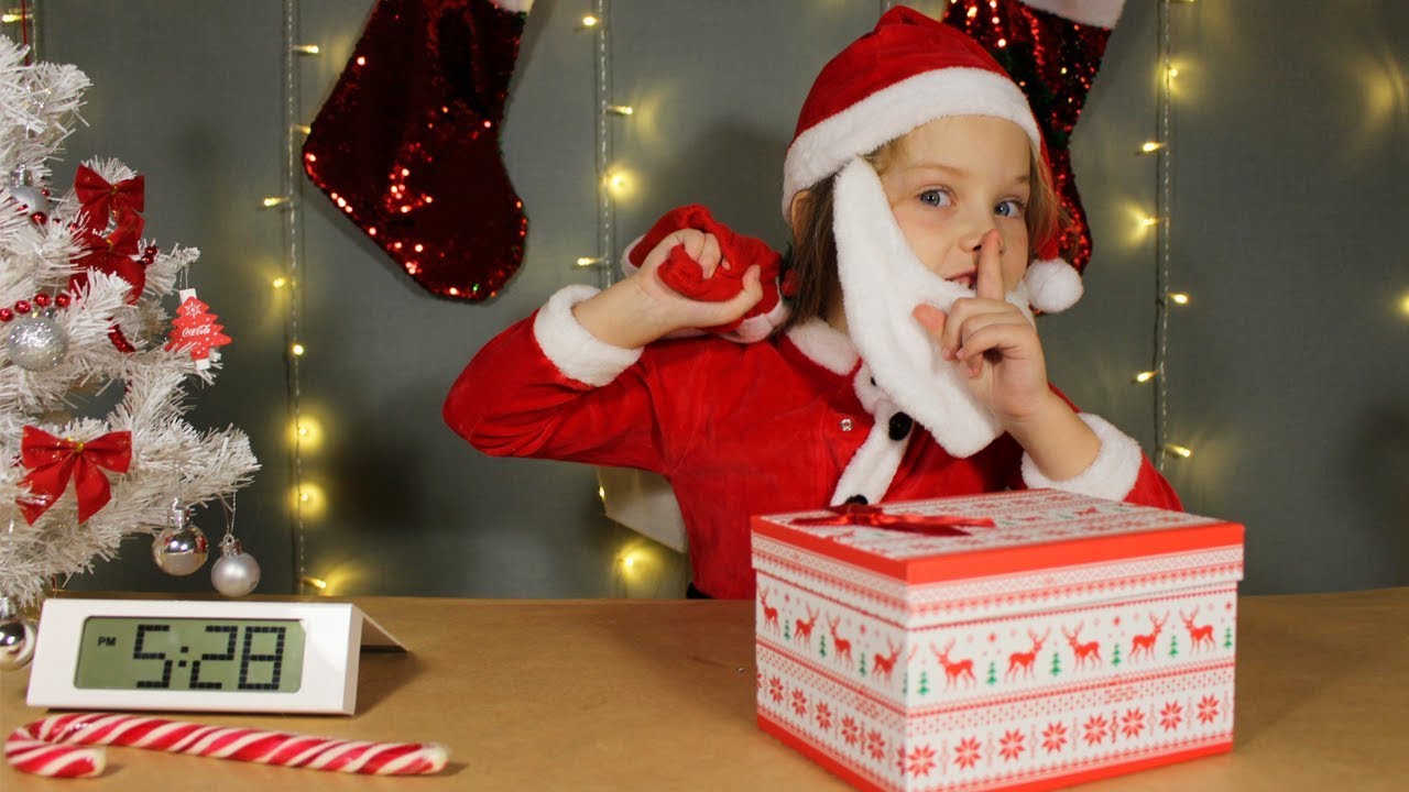 Alice Pretend Play Santa Claus - YouTube