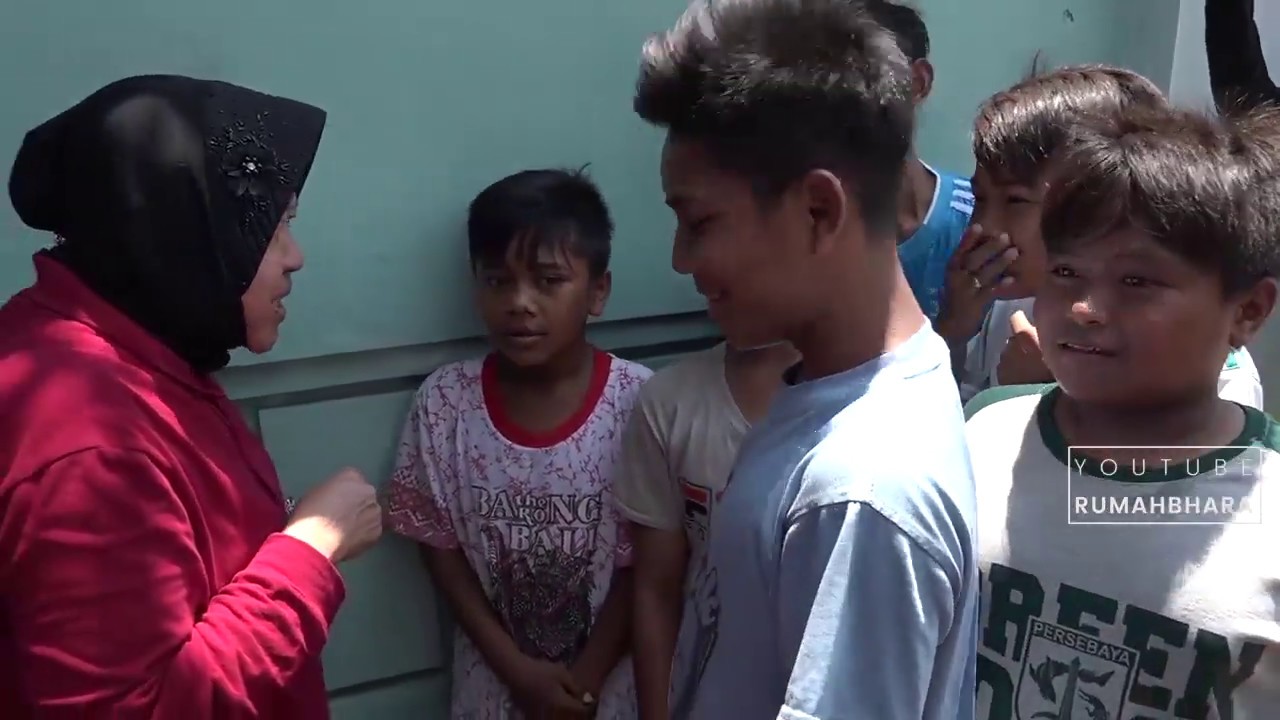 Saat Bu Risma Ketemu Anak - Anak, Wes..Wes Rupane... - YouTube