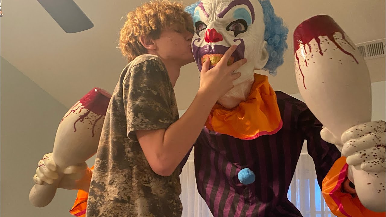 Stilts Unboxing/Setup, Spirit Halloween 2023 - YouTube