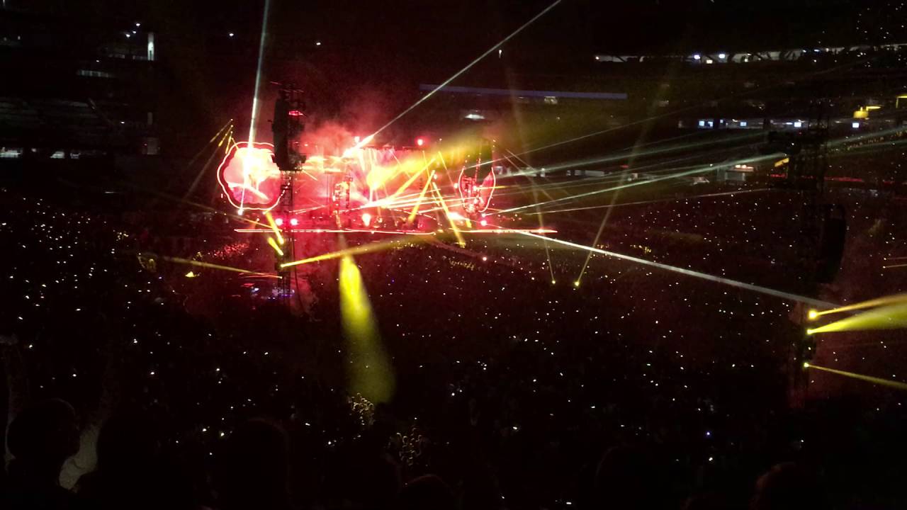 Coldplay - Clocks (Live from Gillette Stadium) Foxborough - YouTube