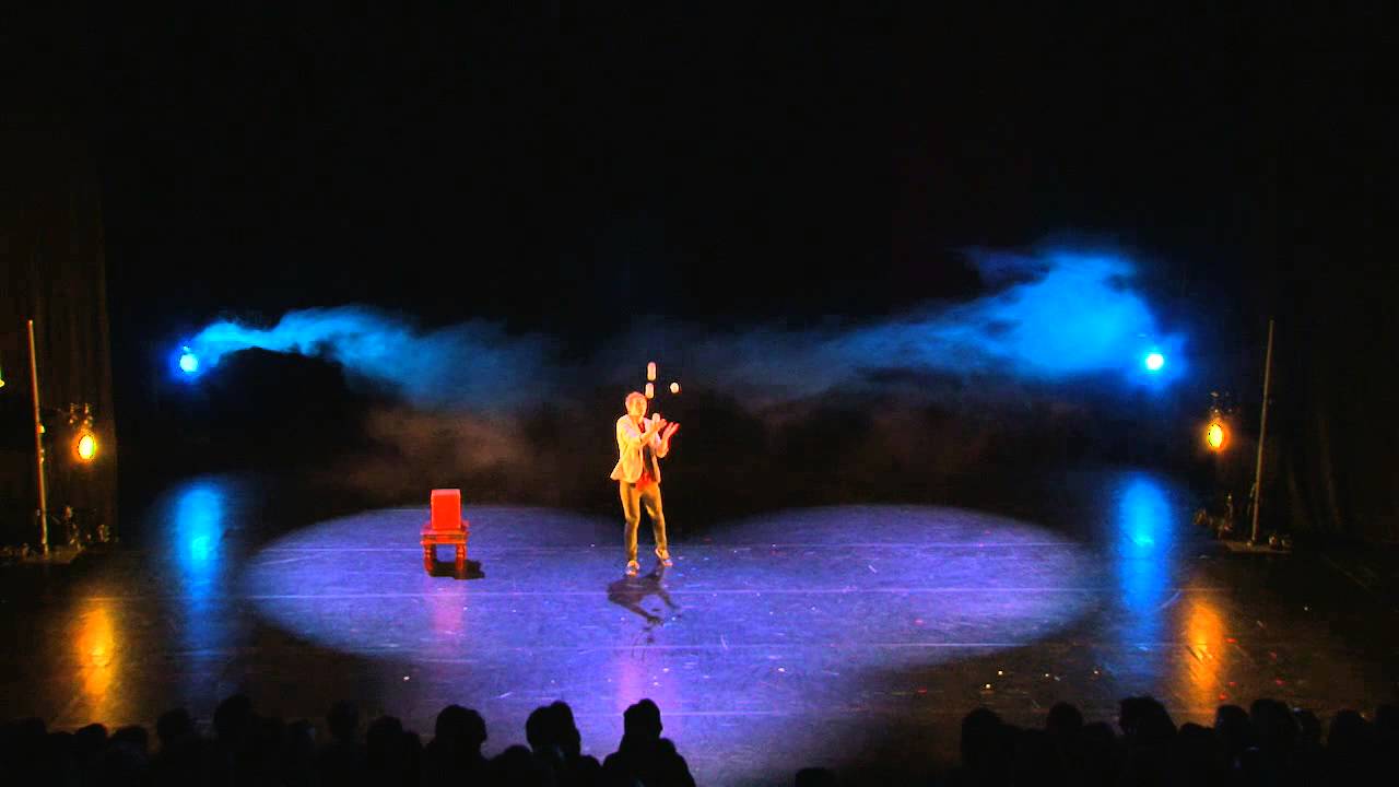 Dan Edwards - Acrobatic Juggling - YouTube