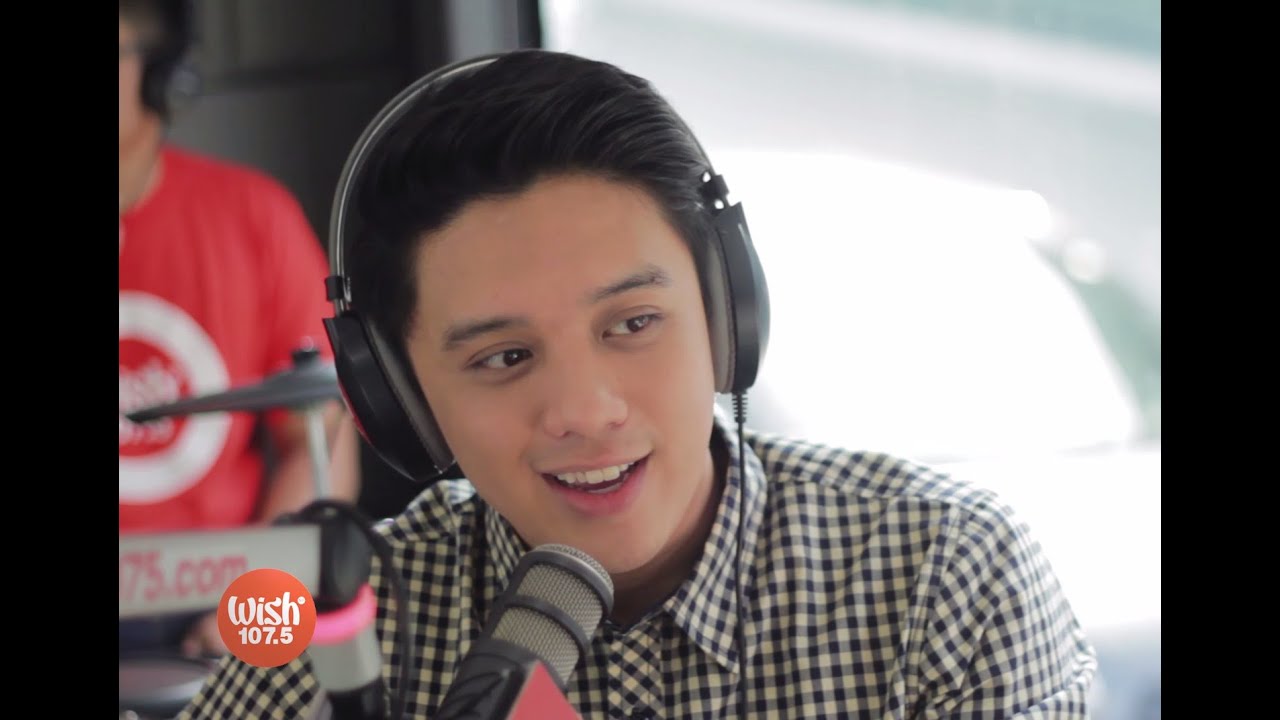 Tim Pavino sings "Maybe" (King) on Wish 107.5 Bus - YouTube