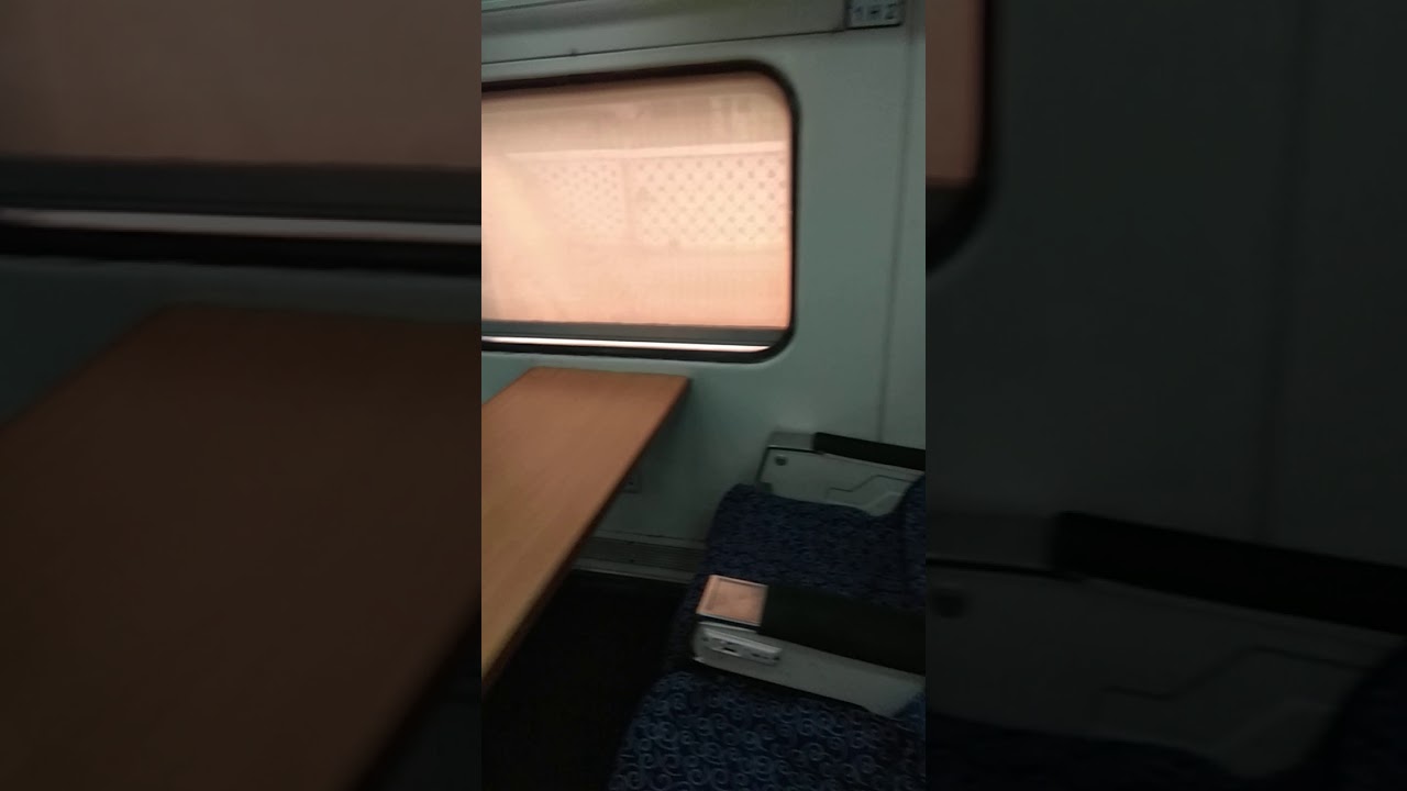 Islamabad Express Parlour Class Train, unbelievable - YouTube