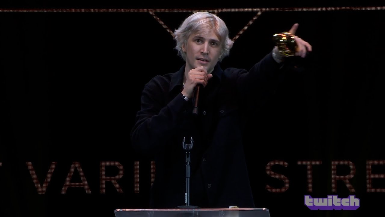 XQC wins "The Best Variety Streamer of The Year" award - YouTube