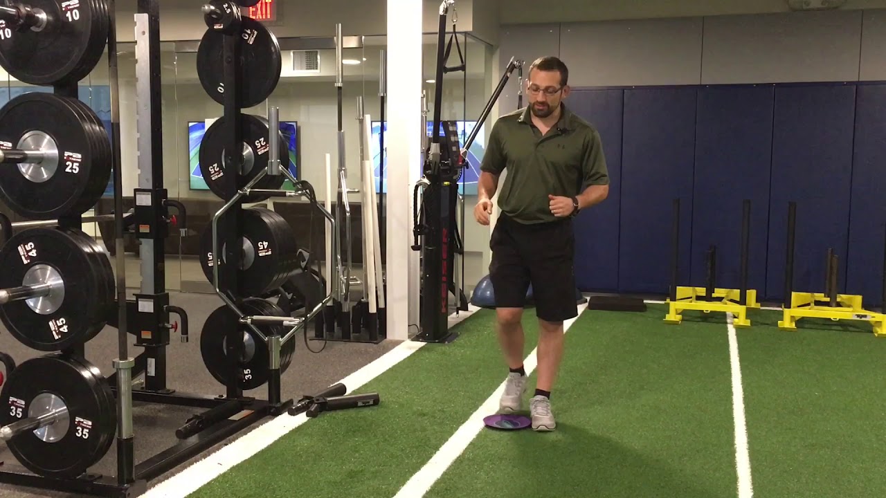 Slider Reverse Lunge with Cable Band Press Out - YouTube
