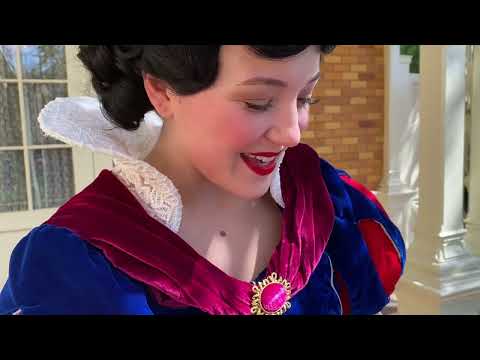 Snow White meet and greet Disney World magic kingdom - YouTube