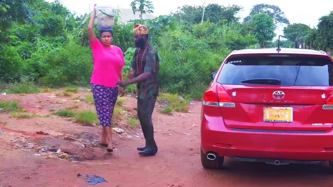 The Prince Choose The Poor Maiden That Hawks In The Village Over The ...