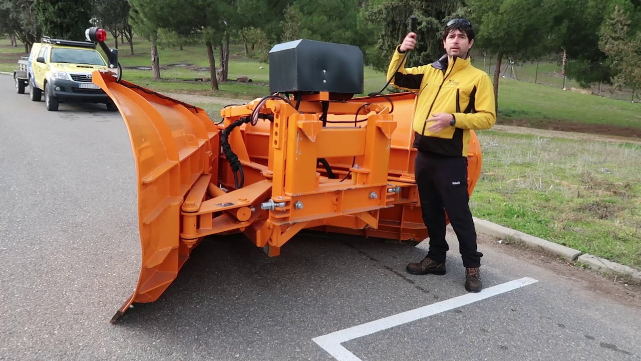 Montaje y Uso de Pala Quitanieves - YouTube