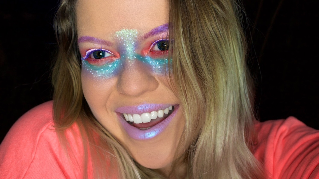 GALAXY MAKEUP TUTORIAL! - YouTube