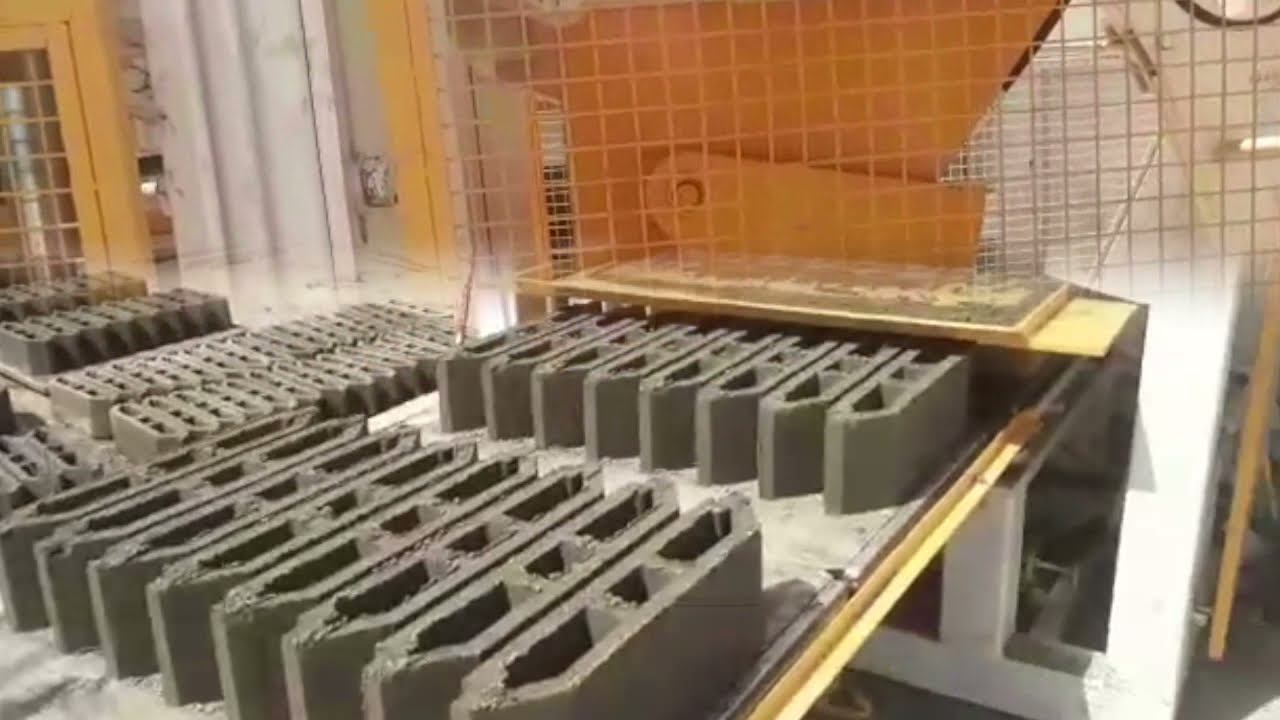 BLOCK MASTER 10 CONCRETE BLOCK MACHINE - YouTube